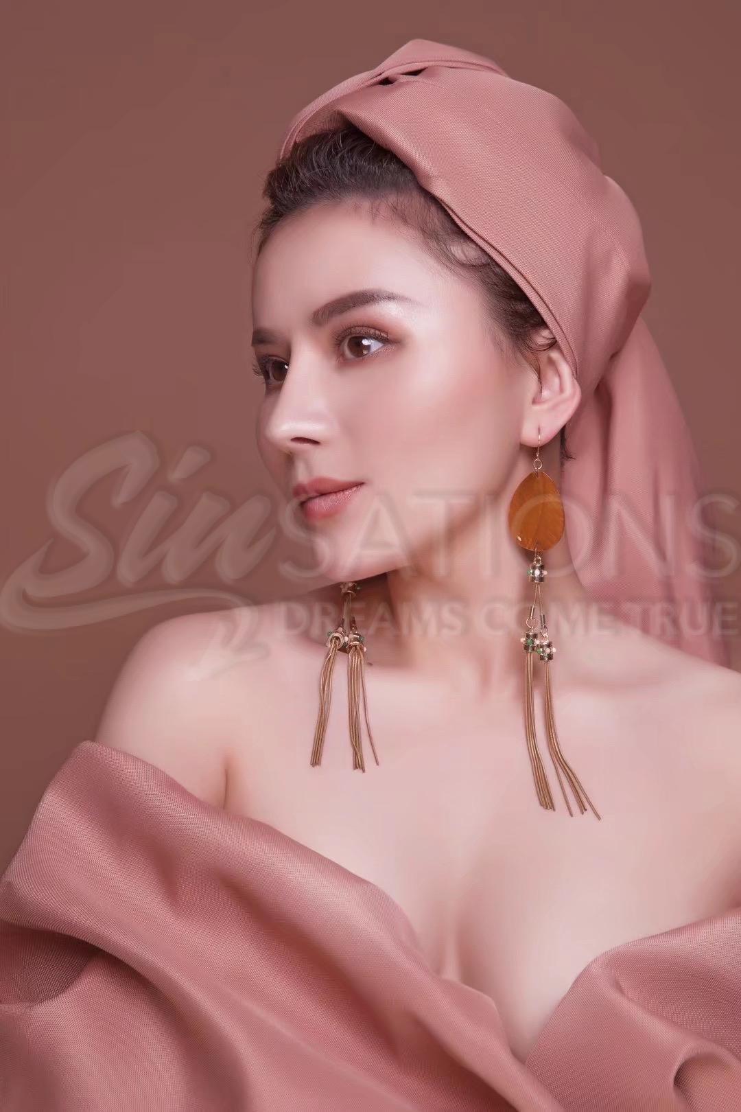 QueeniePetite - SinSATIONS